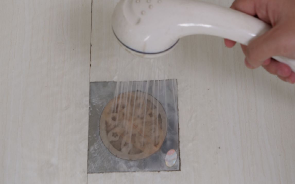 夏天地漏异味难闻易堵塞,不用花钱请师傅,教您5毛钱轻松解决