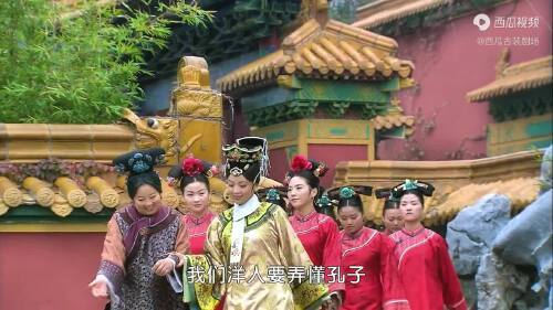 新还珠格格:小燕子偶遇皇后,竟破口大骂,怎料皇后竟以为她示好