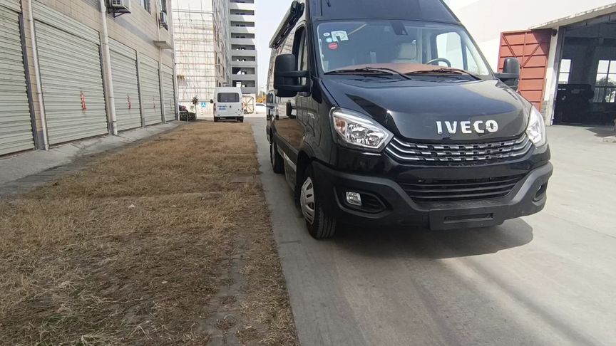 依维柯无中门商务接待旅游多功能房车