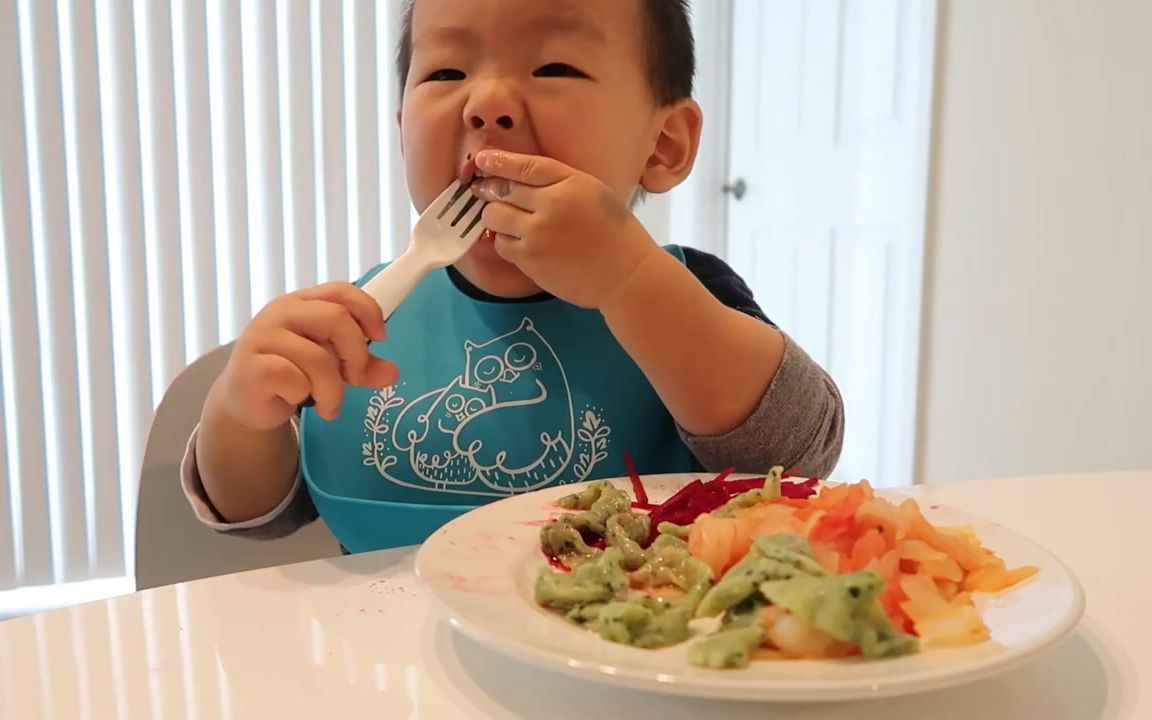 一岁多的娃每天都吃啥？分享我家22个月宝宝一整天食谱