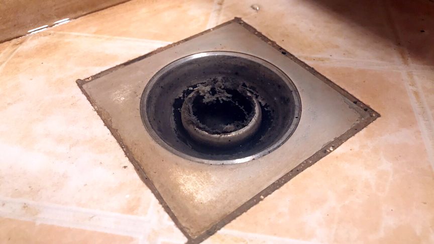 卫生间地漏堵了,别花钱请人修,教你3分钟快速疏通,太实用了