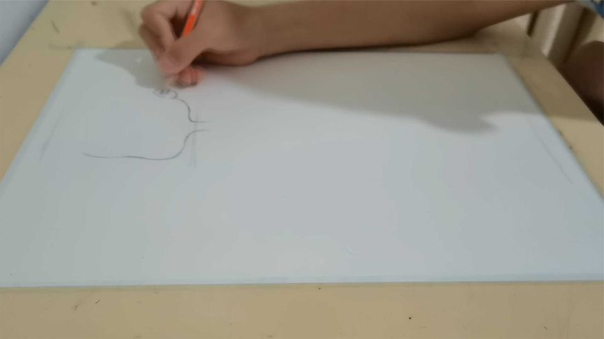 爱画画的小朋友儿童动漫画简笔画铅笔画