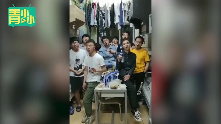 毕业季大学生宿舍唱歌致青春 想起大学时光、那些人、那些事泪目